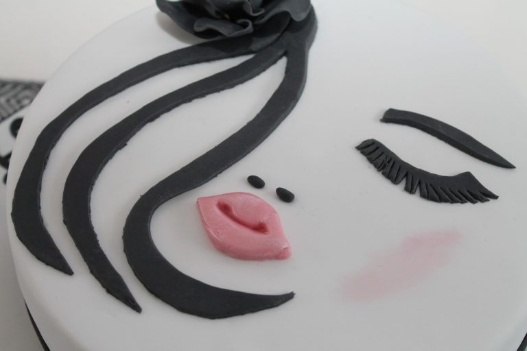 Lady Face Cake | cuplovecake