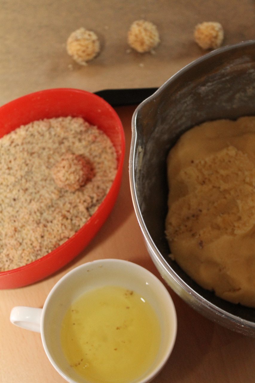 Rezepte aus der Heimat: Kresenti oder Walnusskugeln mit Schokofüllung ...